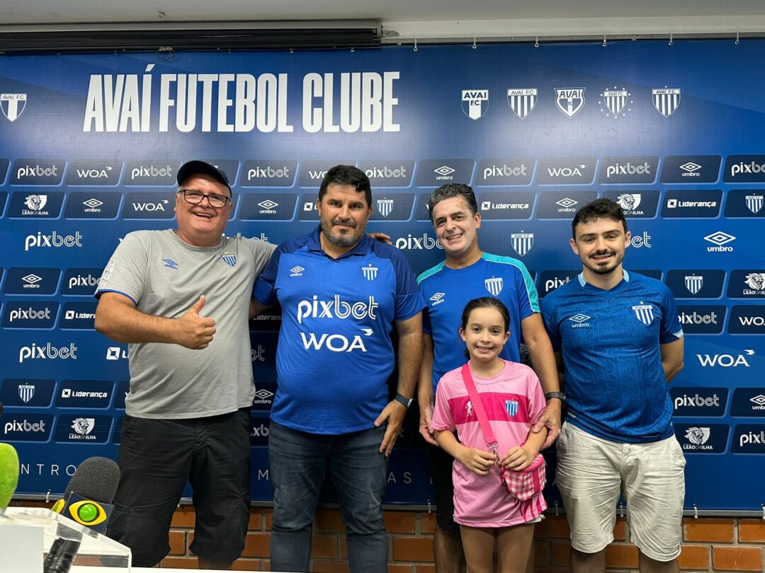 Sócios participam da ação Raça na coletiva após Avaí 2x2 Marcílio Dias ...