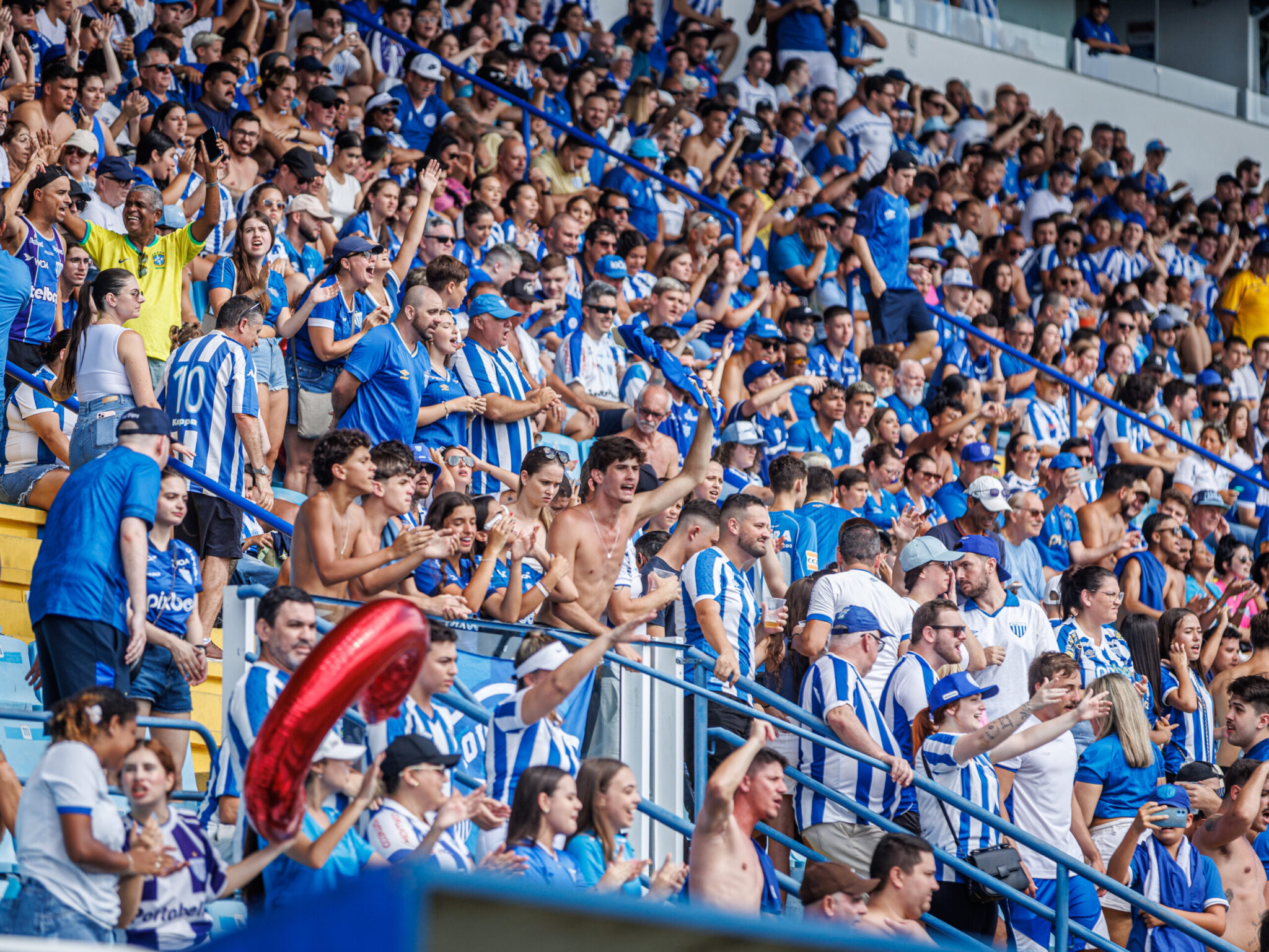 Avaí é superado no Clássico 458 — Avaí F.C.