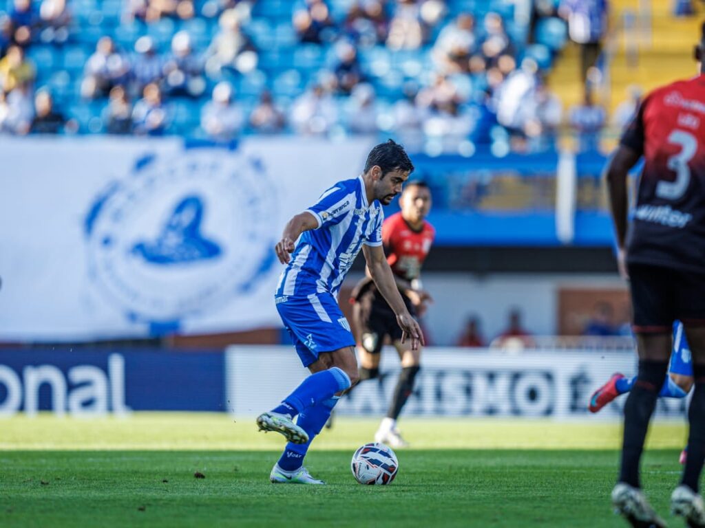 Avaí luta até o fim, mas é superado pelo Athletico Paranaense na ...